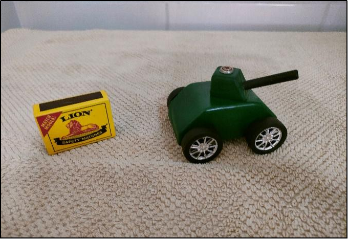 Wooden Green Tanks – Zippity